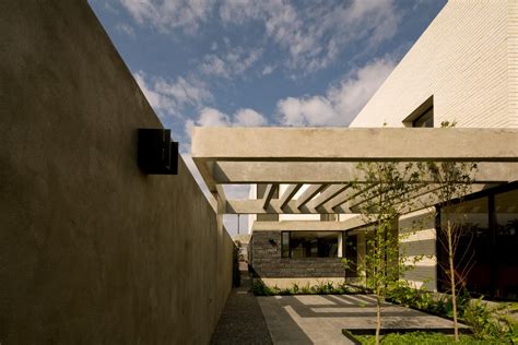 Intersticial Arquitectura Emphasises Local Materials In Mexican Home