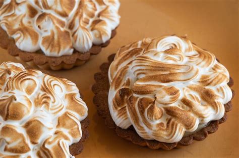 Premium Photo Classic French Lemon Tart Meringue
