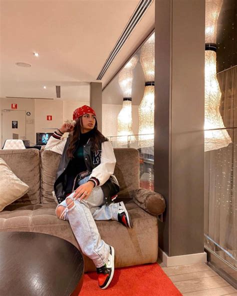 Martina De Vivo biografia chi è età altezza peso fidanzato figli che lavoro fa Instagram