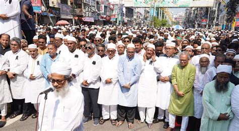 বাবা মায়ের পাশে শায়িত হলেন সাবেক