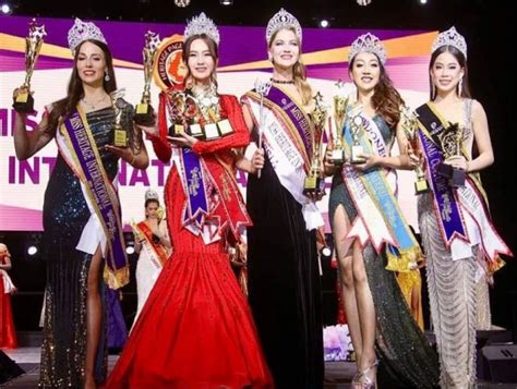 Мисс Б Хүслэн таван номинацийн эзэн болжээ E Mn