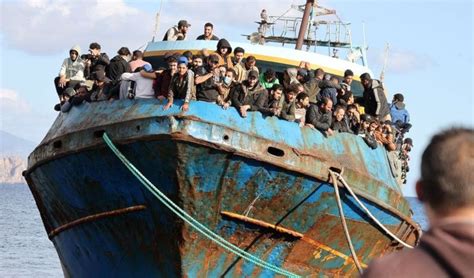 وفيات وعشرات المفقودين بعد غرق مركب للمهاجرين قبالة سواحل تونس الميادين