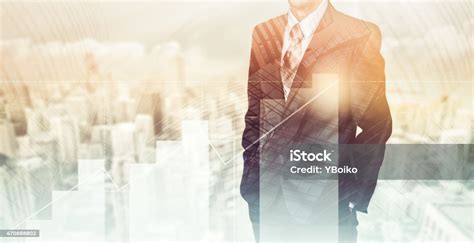 비즈니스 컨셉은 회사의 성장과 통계를 증가시합니다 성공적인 리더 이중 노출 가리키기에 대한 스톡 사진 및 기타 이미지 가리키기 경영자 그래프 Istock