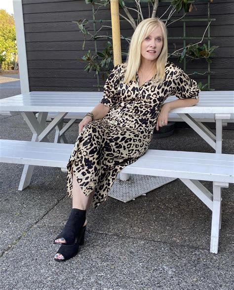 Legendary Scream Queen Barbara Crampton Scrolller