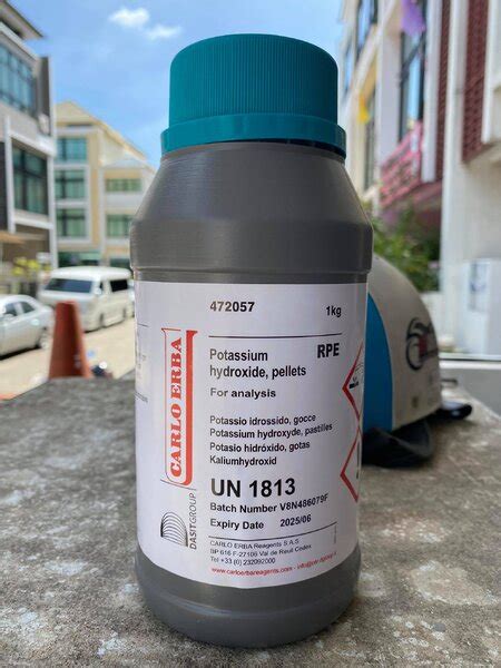 Potassium Hydroxide Pellets 85 Argrade 1 กิโลกรัมขวด ยี่ห้อ Carlo