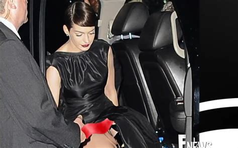 Anne Hathaway Suffers An Embarrassing Wardrobe Malfunction