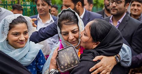 Pdp Chief Mehbooba Mufti Files Nomination From Anantnag Rajouri Lok