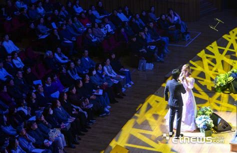 열창하는 조수미 소프라노 전자신문
