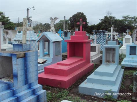 El Bable El colorido panteón del pueblo de Cupilco Tabasco