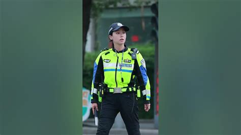 高温天湖州的交警小姐姐在执勤，她的警衔有点高 警察 交警 Police Youtube