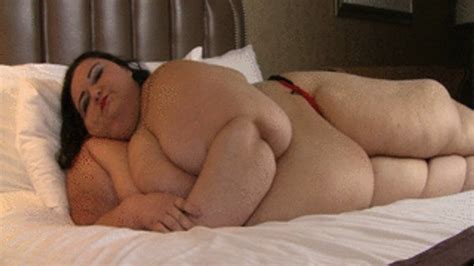 600 Pound Ssbbw Apple Bomb Is Finding Stuff Under Her Fat Rolls And