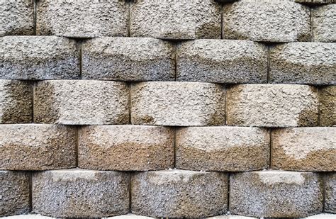 How To Build A Curved Retaining Wall Rock N Soil