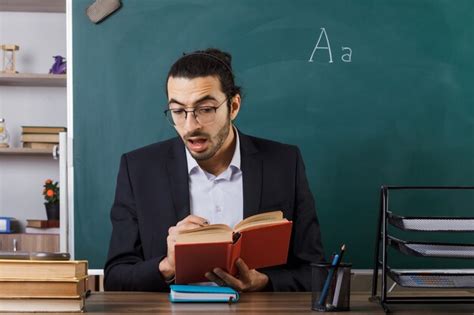 Página 98 Imágenes De Maestra Dando Clases Descarga Gratuita En Freepik