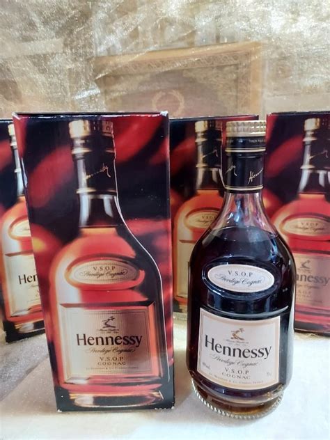 港版舊裝軒尼詩vsop 700ml 嘢食 嘢飲 酒精飲料 Carousell