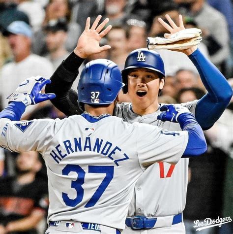ドジャースが九回に大逆転！ヘイワードがグランドスラム→大谷翔平が左前打→t・ヘルナンデスが逆転3ラン 一挙7得点の猛攻に敵地怒号大リーグ