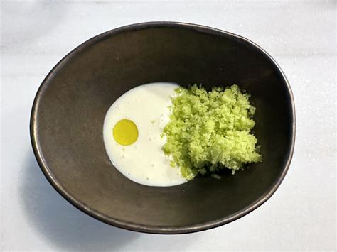 Ajoblanco de coco y almendra con granizado de piña y albahaca de Pedrito Sánchez chef del