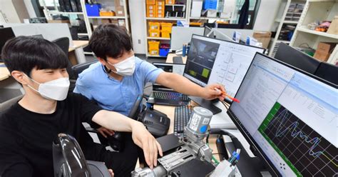 車 운전 로봇이 대신한다컨트롤웍스 자율주행 액추에이터 출시