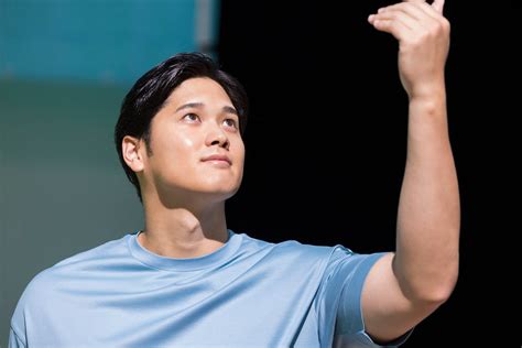 大谷翔平選手出演雪肌精日やけ止めUVエッセンスジェル新TV CM大谷VS太陽篇 バッターボックスに立つ大谷選手の対戦相手は太陽