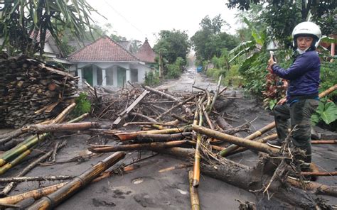 Banjir Lahar Hujan Gunung Semeru Timbun Puluhan Rumah Warga Di Lumajang JPNN Jatim