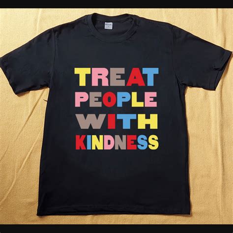 Camiseta Harry Styles Treat People With Kindness Elo7