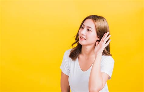 Portret Aziatische Thaise Mooie Jonge Vrouw Die Iets Luistert Met Haar