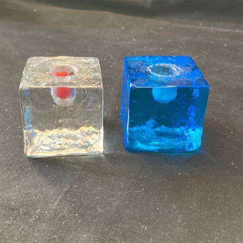 Se produkter som liknar Retro 2 ljusstakar i glas I på Tradera