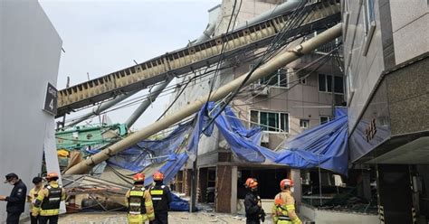 우르르 쾅 건물 덮친 45m 항타기…수치화된 안전기준 없어