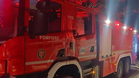 Intervenție de degajare a pompierilor ieșeni la un element de construcție Tablă în pericol de