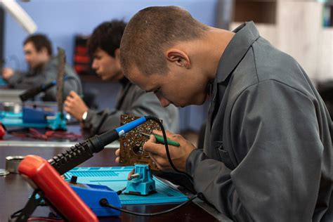 Радіомеханік з обслуговування та ремонту радіотелевізійної апаратури