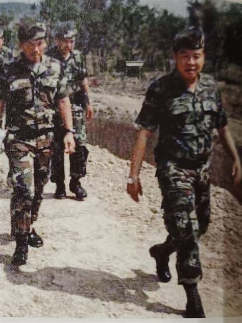 การเมือง ฮือฮา เปิดภาพสุดเท่บิ๊กป้อมตำนานนักรบ เคยลุยสมรภูมิ