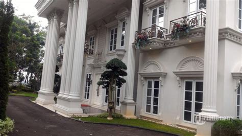 Megah Mewah Dan Wauaaahhh Lihatlah Penampakan Rumah Bos First Travel