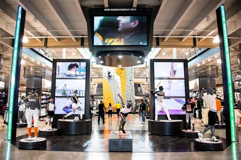Dicks Sporting Goods Reports Worst Post Pandemic Earnings