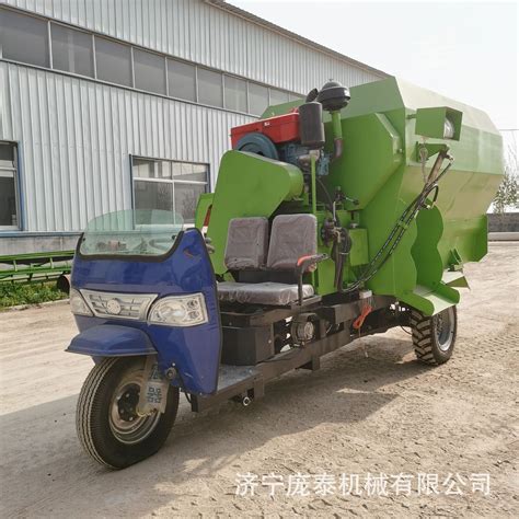 养牛场自走式撒料车 全混日粮饲料投喂车 电动喂羊用3立方撒草车 阿里巴巴