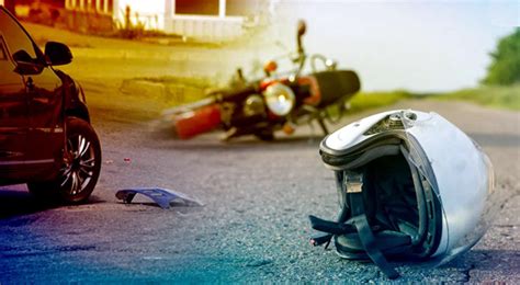 काल बनकर आई कार एक ही परिवार के 4 लोगों की एक्सीडेंट में दर्दनाक मौत