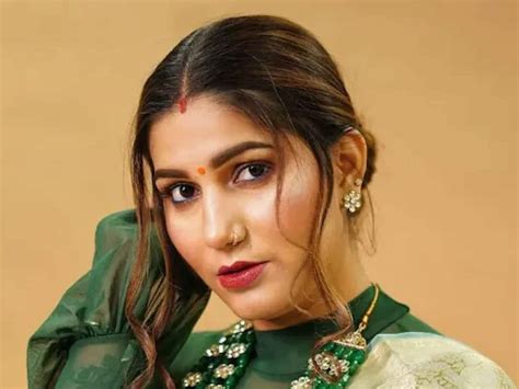 sapna chaudhary સપનાની સંઘર્ષ ગાથા સબને મેરે સર કા તાજ દેખા કિસીને મેરે પાંવ કે છાલે ન દેખે