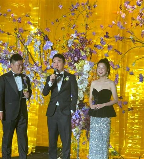 丁沫妍李欣盛大婚礼，王思聪西装亮相伴郎，帅气引赞誉