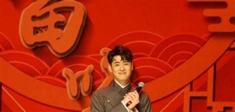 相聲不是演唱會，張雲雷回應螢光棒，台下粉絲有紀律 每日頭條