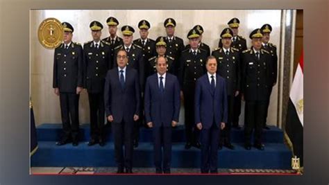 الرئيس السيسى يلتقط صورة تذكارية مع قيادات الداخلية احتفالًا بعيد الشرطة