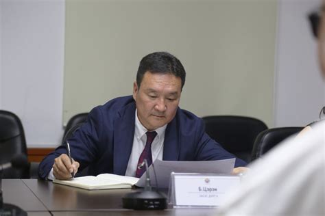 Хан Уул дүүргийн Засаг дарга хуваарийн дагуу иргэдийг хүлээн авч уулзлаа