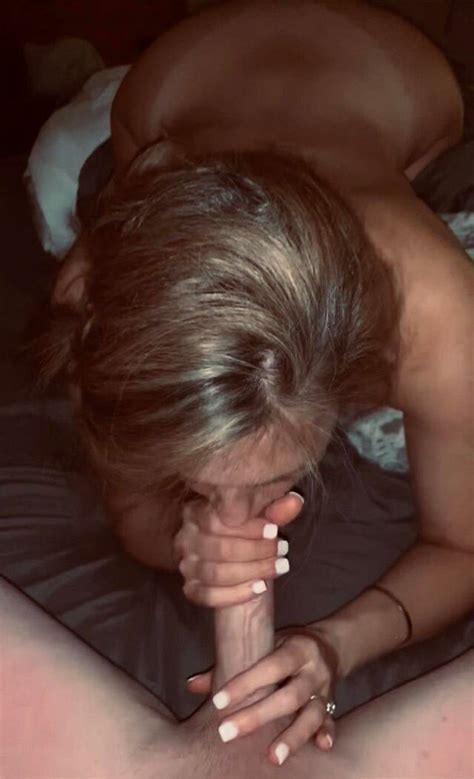 Amateur Brunette Giving A Blowjob Oaks22