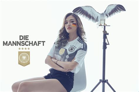 Nữ Streamer Chi Chi Bất Ngờ Khoe ảnh Sexy Cổ Vũ đội Tuyển Đức
