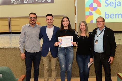 CIC Jovem entrega certificados do projeto Empreendedor Júnior a 19