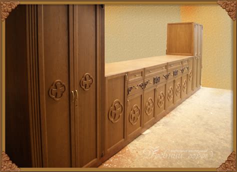 Изготовление церковной мебели жертвенники тумбы для пожертвований вешалки для одежды киоты