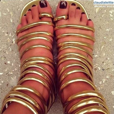 Claudia Leitte S Feet