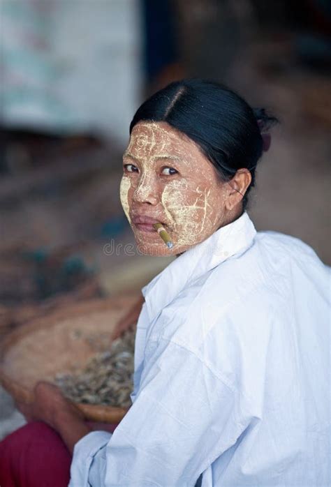 缅甸的妇女 编辑类照片 图片 包括有 农厂工作者 头巾 土气 纵向 五颜六色 平安 局部 烟灰缸 51454421