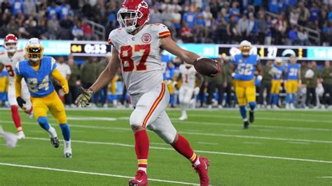 Nfl Week 11 Pff Team Of The Week And Player Awards Nfl News Rankings