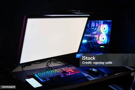 화려한 무지개 Rgb 게임 및 워크 스테이션 하이 엔드 컴퓨터 와 스마트 폰 E스포츠에 대한 스톡 사진 및 기타 이미지 E스포츠 가상현실 게이머 Istock