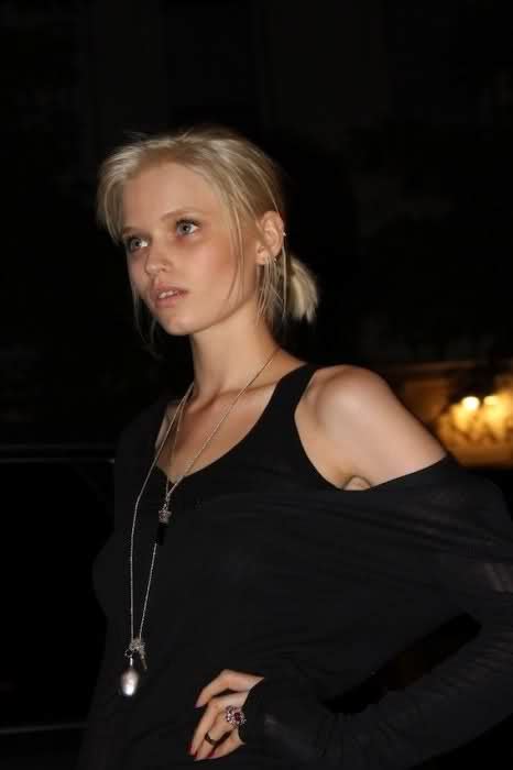 Abbey Love Starlet Inspiration 2000s
