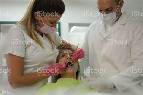 치과 치료를 받고 하는 여자 3 명에 대한 스톡 사진 및 기타 이미지 3 명 30 34세 X 레이 Istock