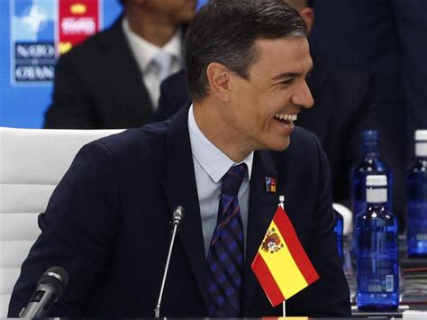 La Bandera De España Al Revés En El Arranque De La Cumbre De La Otan